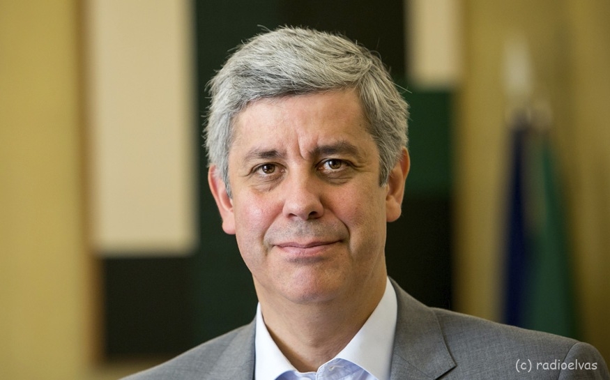 Mário Centeno debate literacia financeira com jovens no MACE | Rádio Elvas